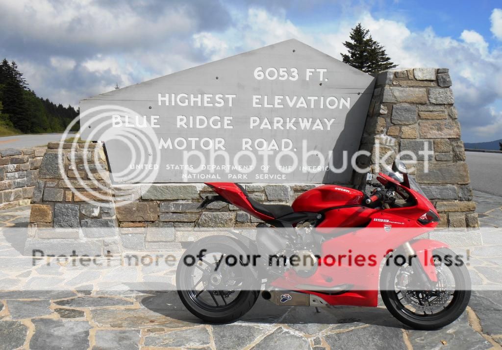 Watch my bud demo ride the "s" as i trail on mine | Ducati Motorcycle Forum